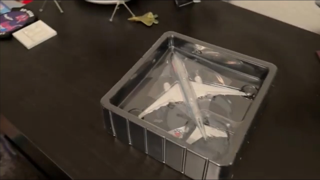 *BROKEN* NG Models AA 777-200 - planespotterdk is livid! - YouTube