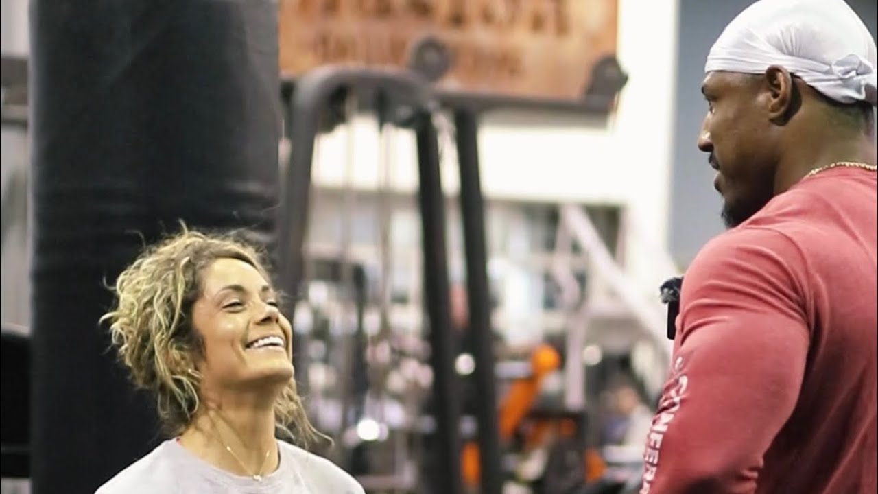 VLOG: Comical leg day - YouTube