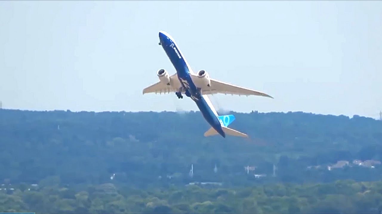 Most Impressive Steep Take Off in Aviation - YouTube