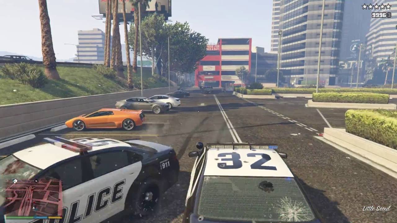 Grand Theft Auto V Police Chase - YouTube