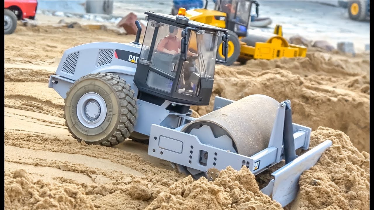 HEAVY RC Machines work hard at RC-Glashaus! - YouTube