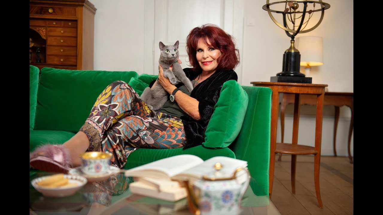 Elisabeth Teissier blickt in die Sterne - YouTube