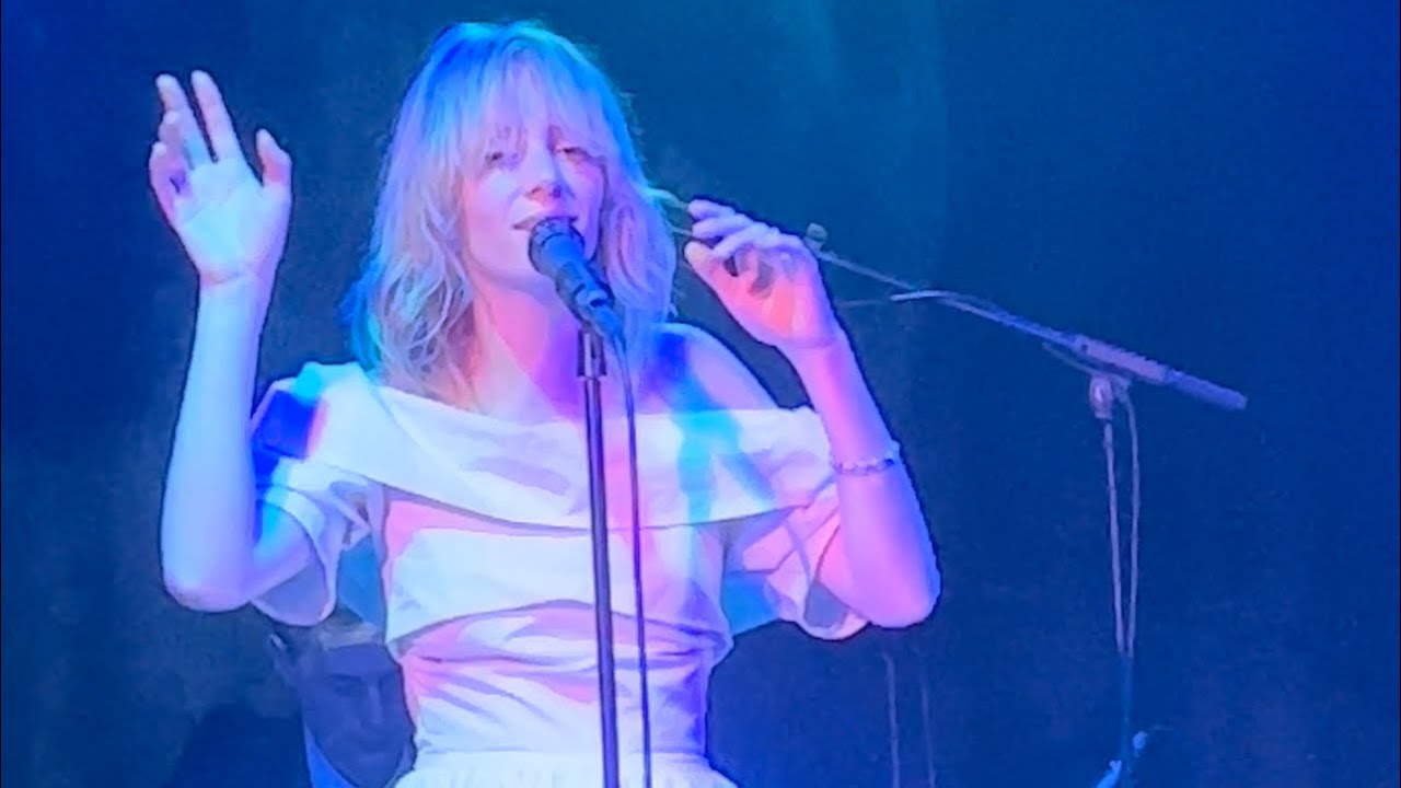 Maya Hawke - Mermaid Bar - Lafayette, London, 7/3/23 - YouTube