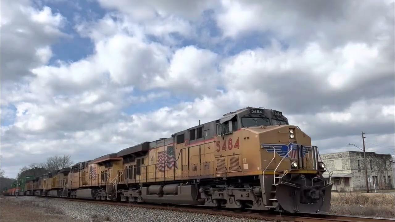 UP ES44AC 5484 w/ Sharp K5HL Leads UP Intermodal ZLCAI on 1/11/23 - YouTube