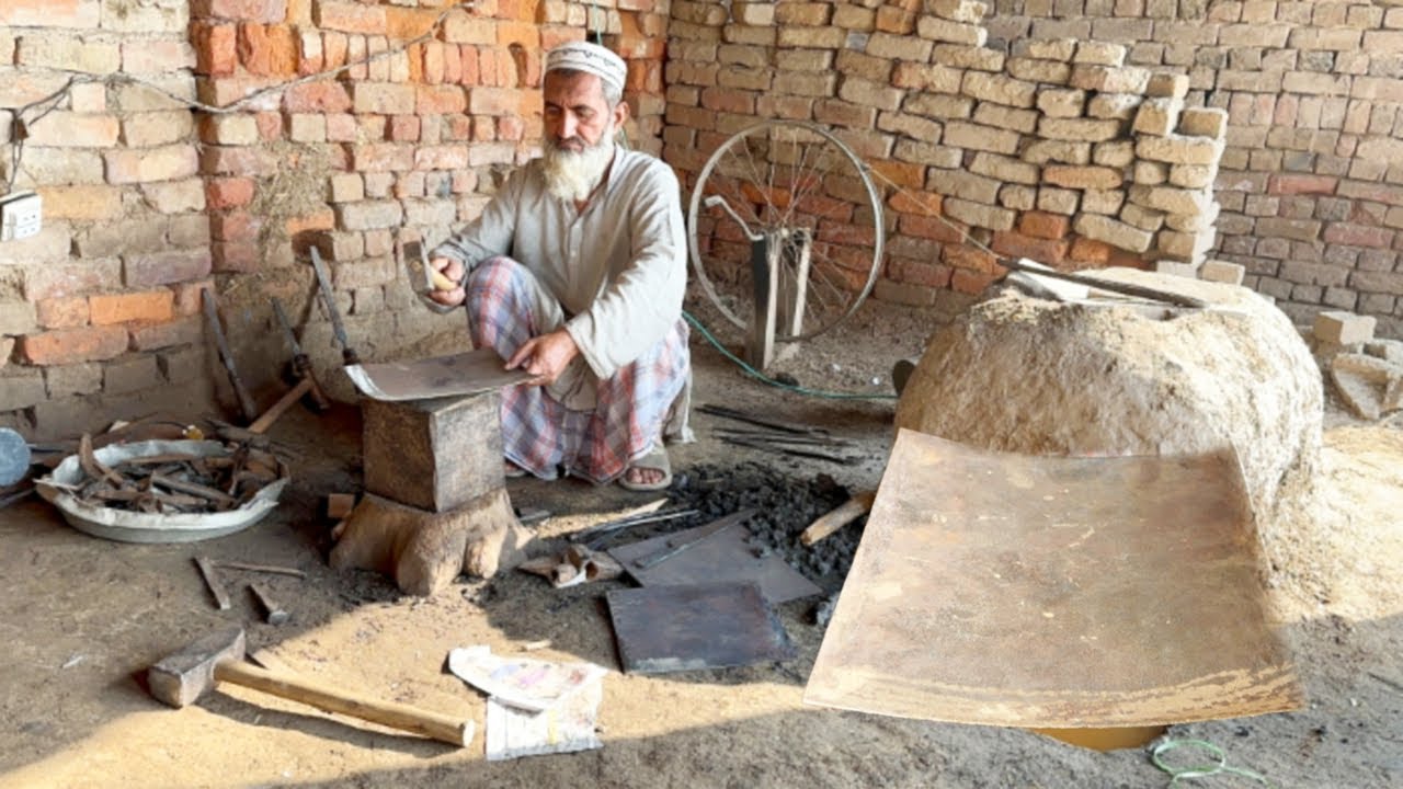 Blacksmith Live with Manufacturing Process Of Italian Grape Hoe Kassi ...
