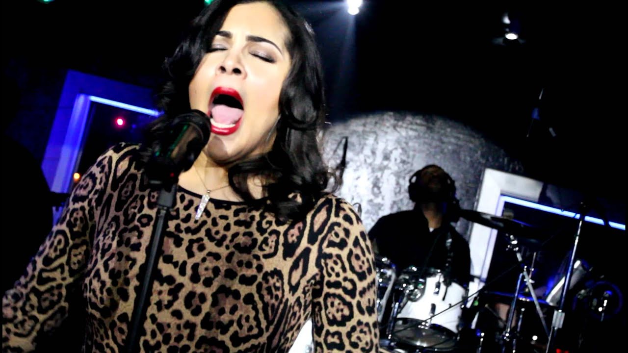 Nikki Sings Whitney Houston Tribute at The Horn - YouTube