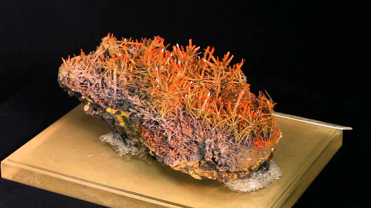 Crocoite Specimen LR342 - YouTube