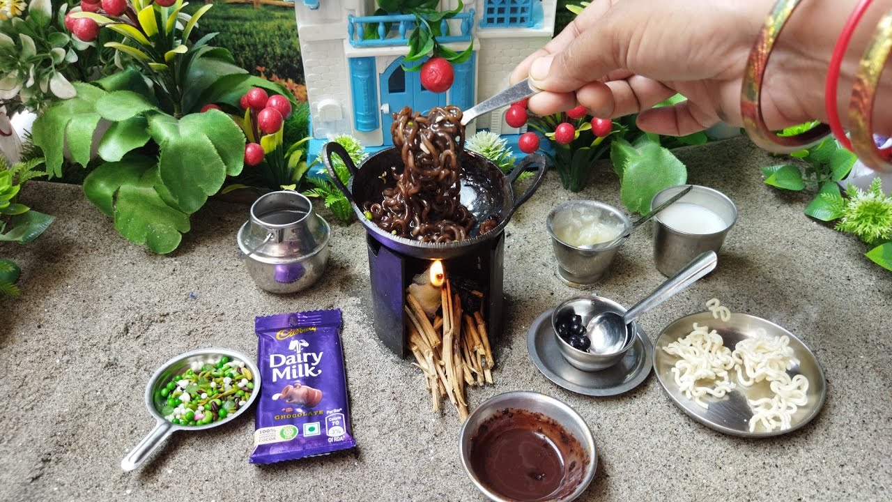 Miniature Dairy Milk Chocolate Maggi noodles | Chocolate Maggi Recipe ...