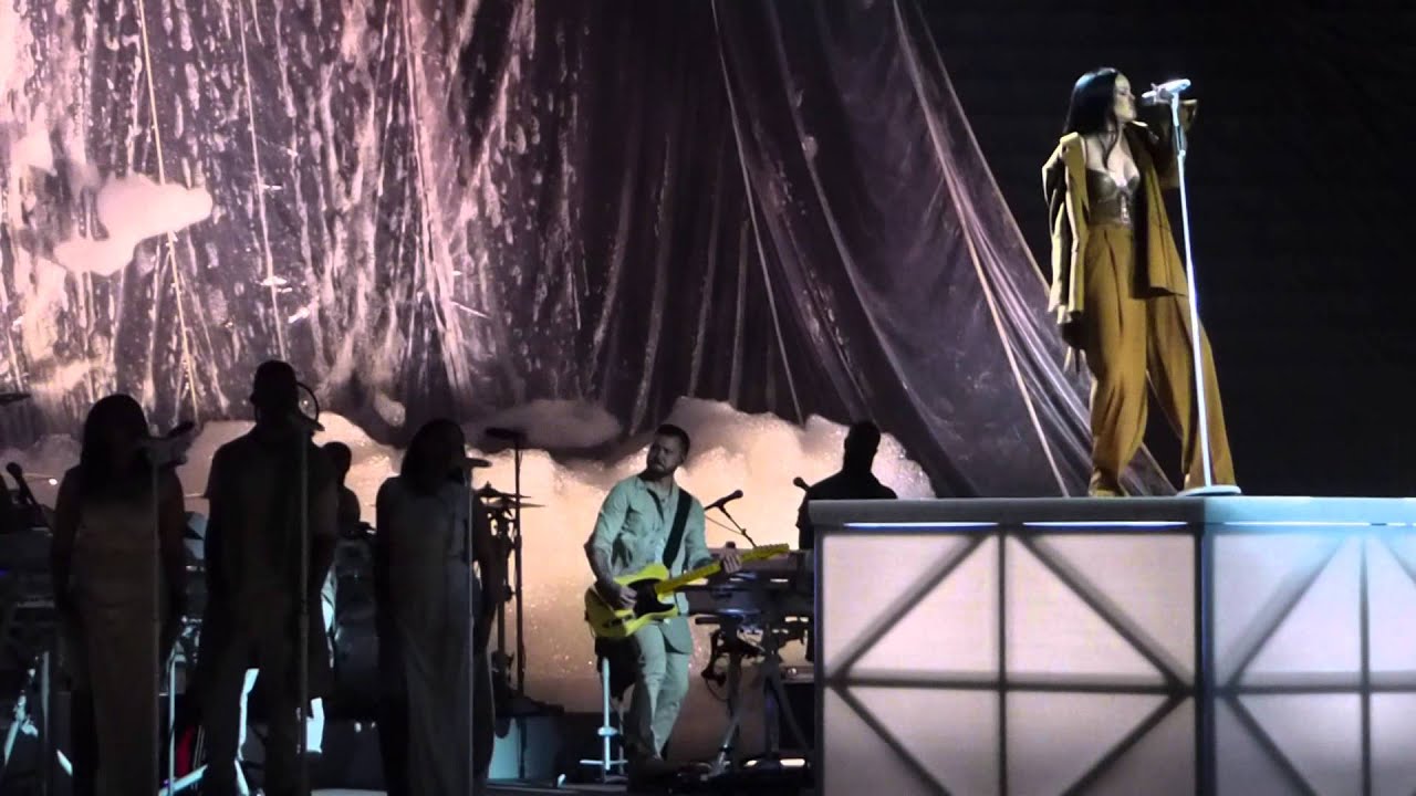 "Kiss It Better" Rihanna@Wells Fargo Center Philadelphia 4/3/16 - YouTube