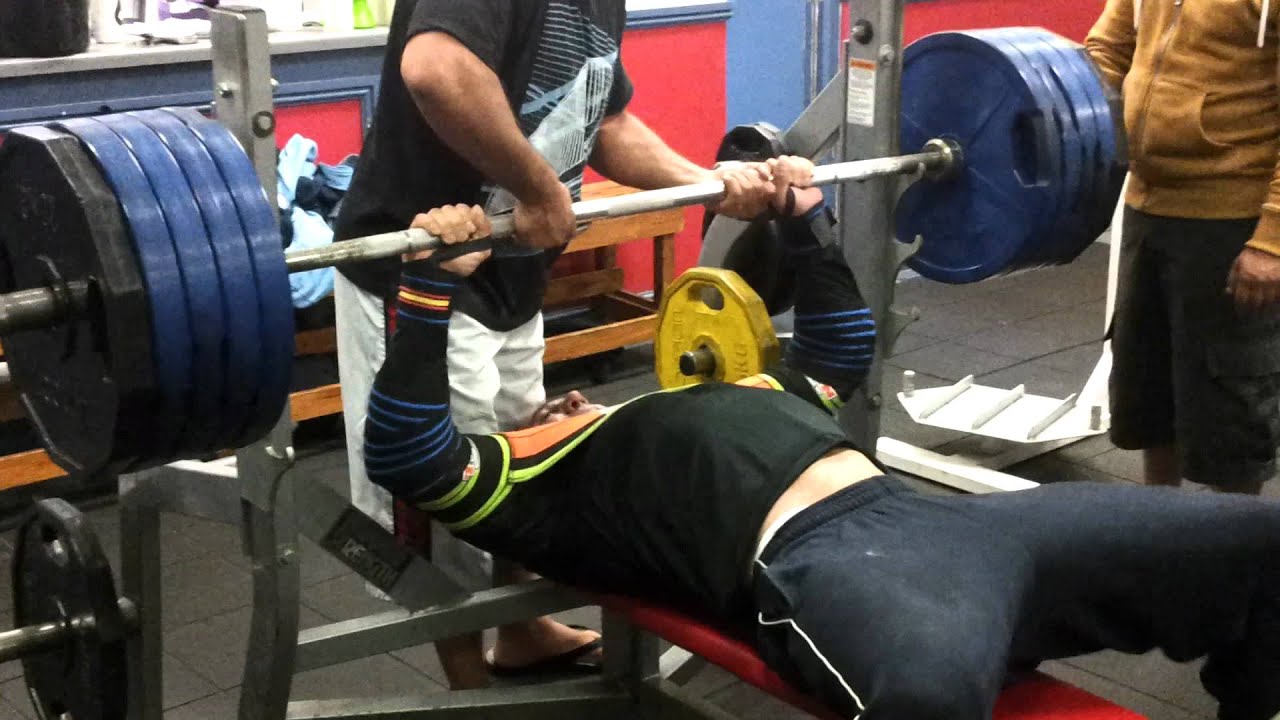 Shaid 220kg x 3 reps bench press @ Heartbeats gym - YouTube