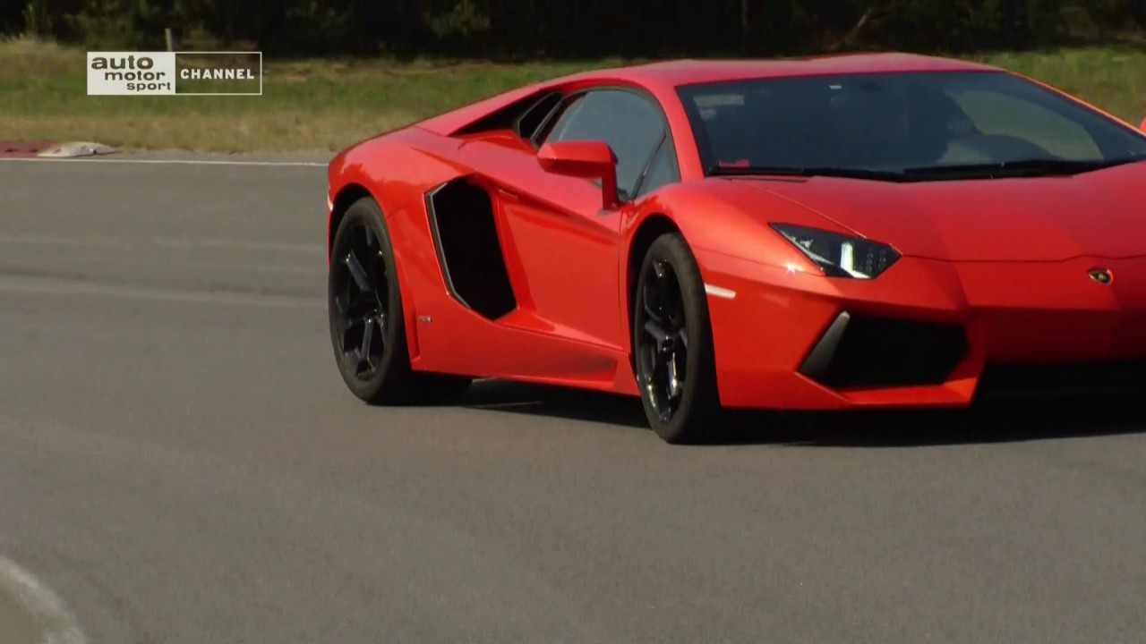 Lamborghini Aventador vs Lexus LFA - YouTube