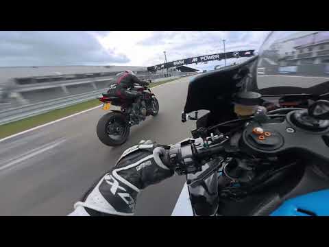 YAMAHA R1 VS DUCATI STREETFIGHTER V4S HAVING FUN ON THE NURBURGRING GP TRACK!