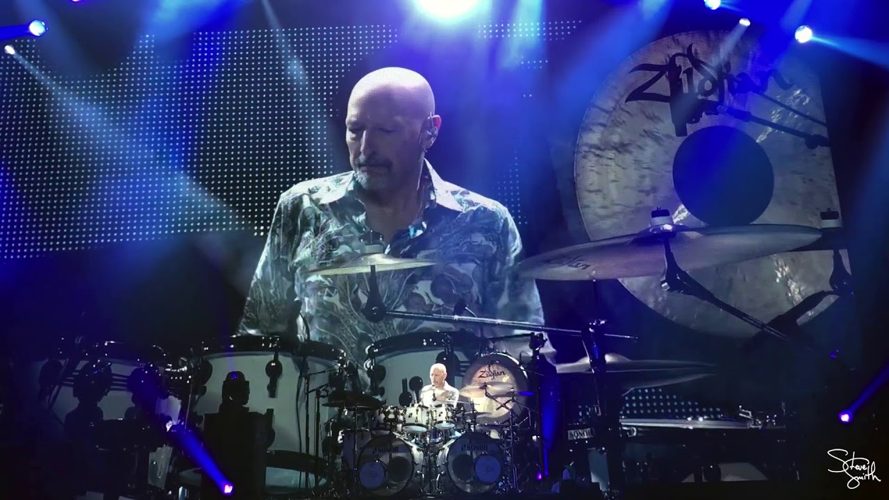 Steve Smith Drum Solo with Journey: Raleigh 2018 - YouTube