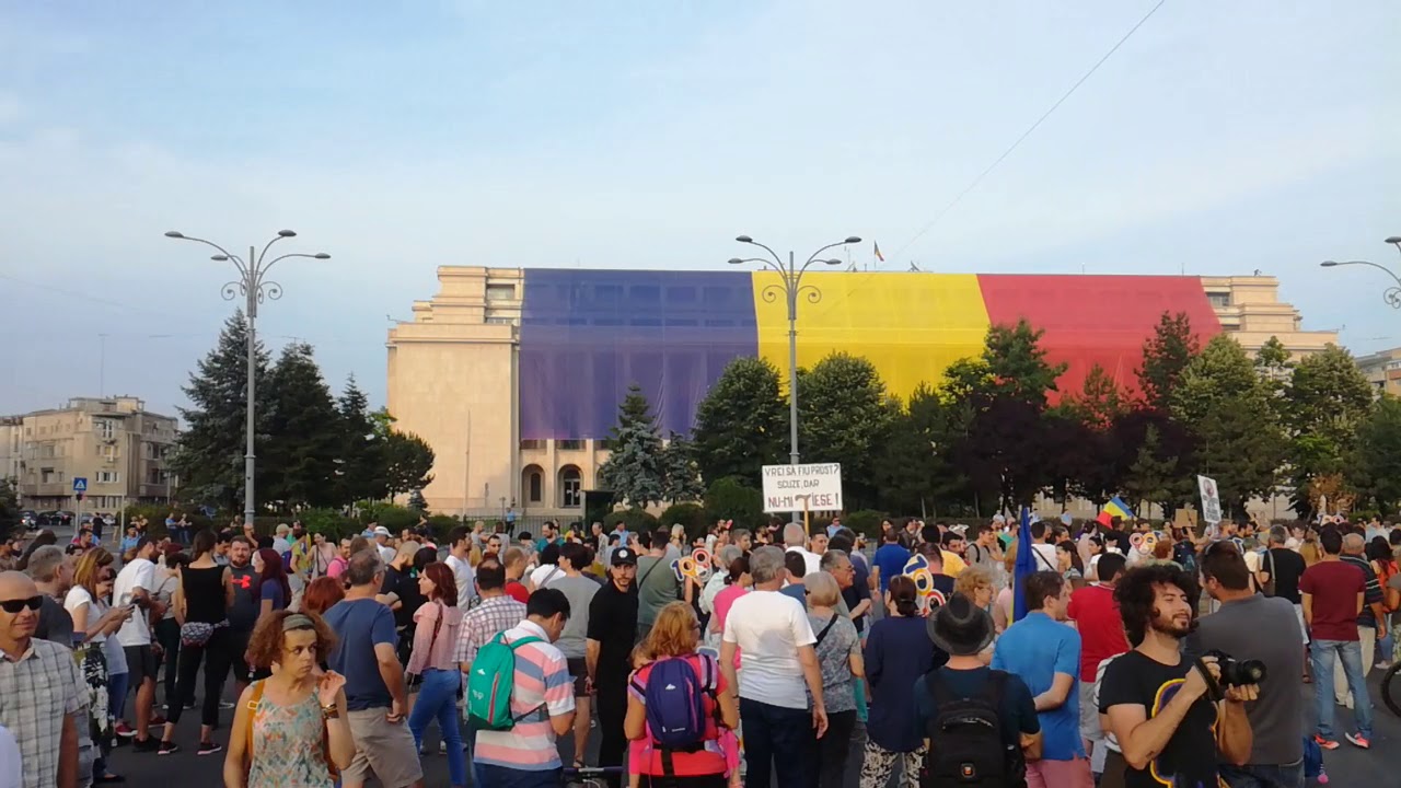Protest Piata Victoriei - YouTube