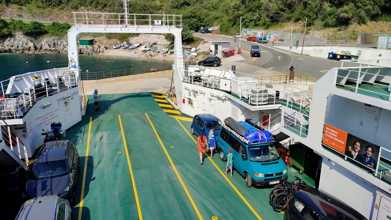 Trajekt Brestova - Porozina (Cres) - YouTube