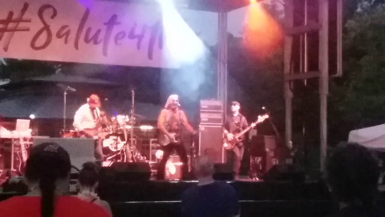 Tom Petty tribute band refugee - YouTube