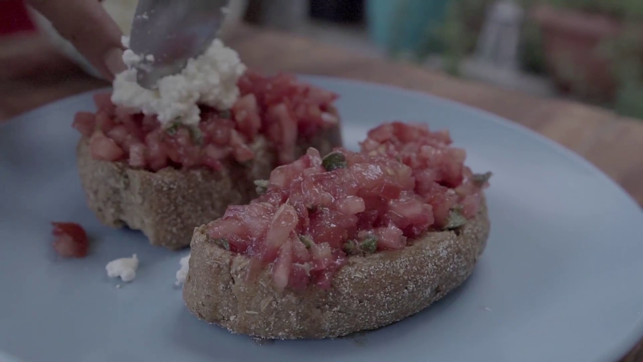 Cretan "Ntakos" - YouTube