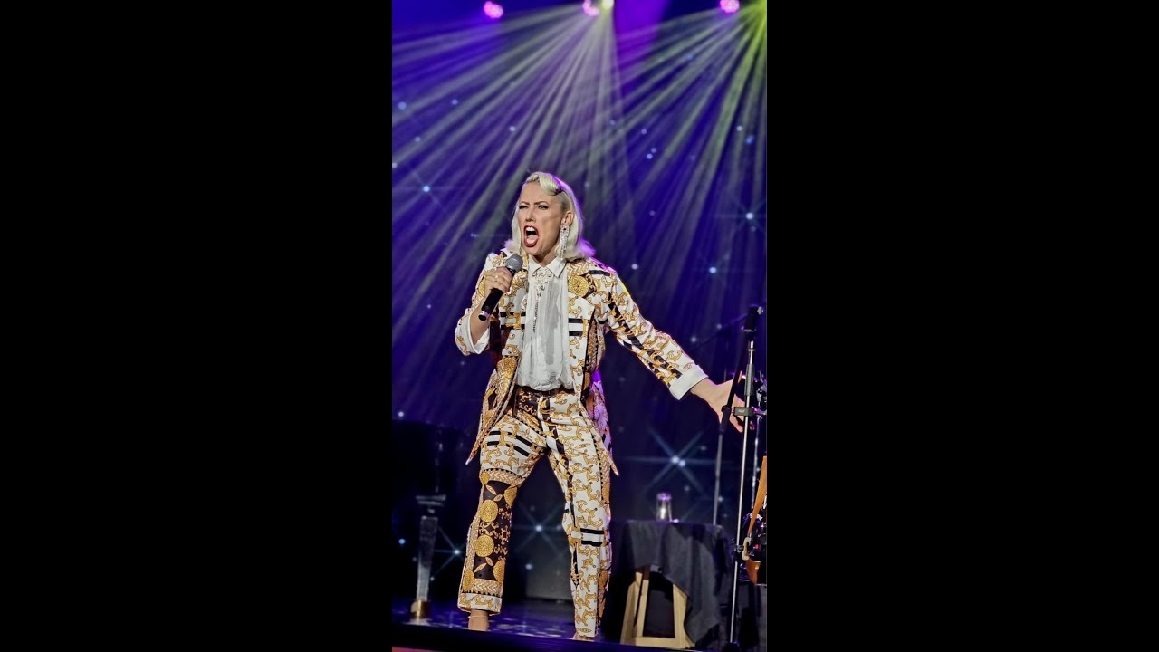 Fem Belling - Sing a Simple Song w Andrew Murray Bigband - YouTube