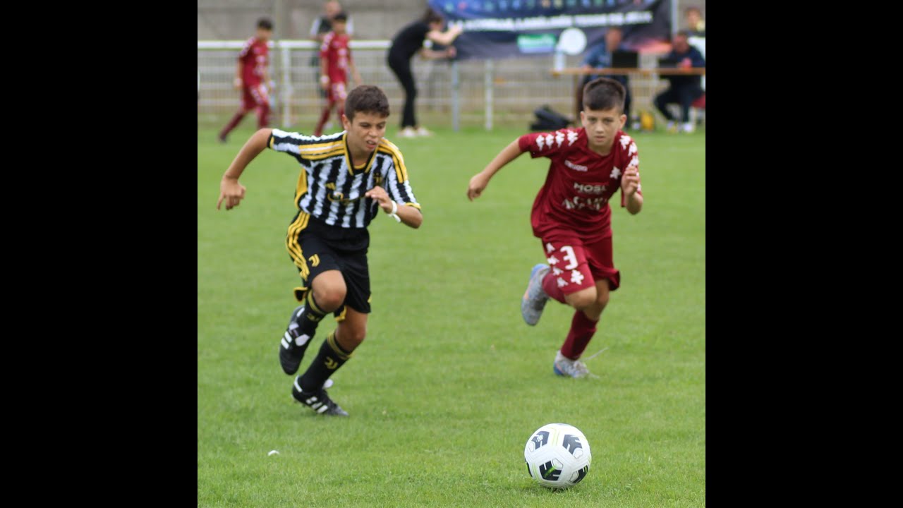 EYE SOCCER LEAGUE 3e édition - Reportage TV8 - YouTube