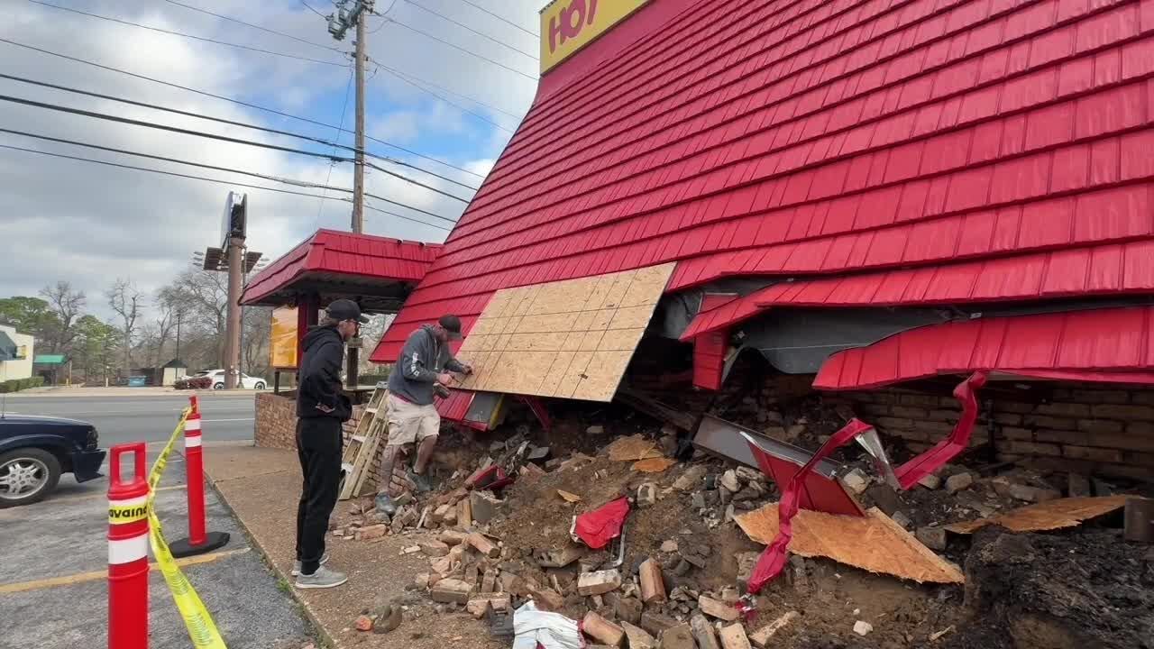 WebXtra: Driver hits Hot Dog Express in Longview after falling asleep ...