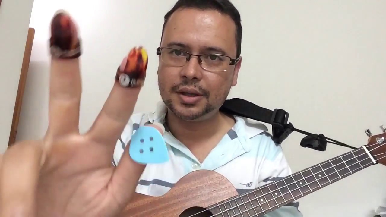 UKULELE USANDO FINGER PICKS - YouTube