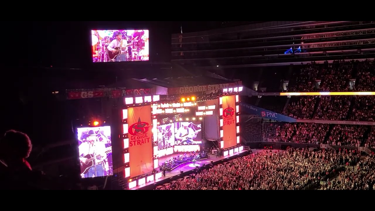 George Strait - "Amarillo by Morning" @ Soldier Field - Chicago, IL (7 ...