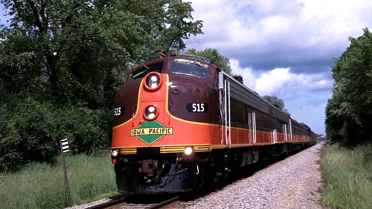 SLRG 515 leads Passenger Special at Libertyville, IL - YouTube
