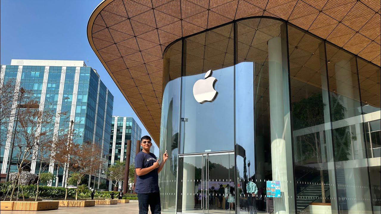 First apple store of india 👌🏻🫡 in jio world drive - YouTube