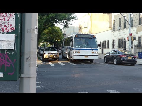 MTA NYCT Bus: 1998 Nova-RTS B60 Bus #4997 at Central Ave-Cooper St