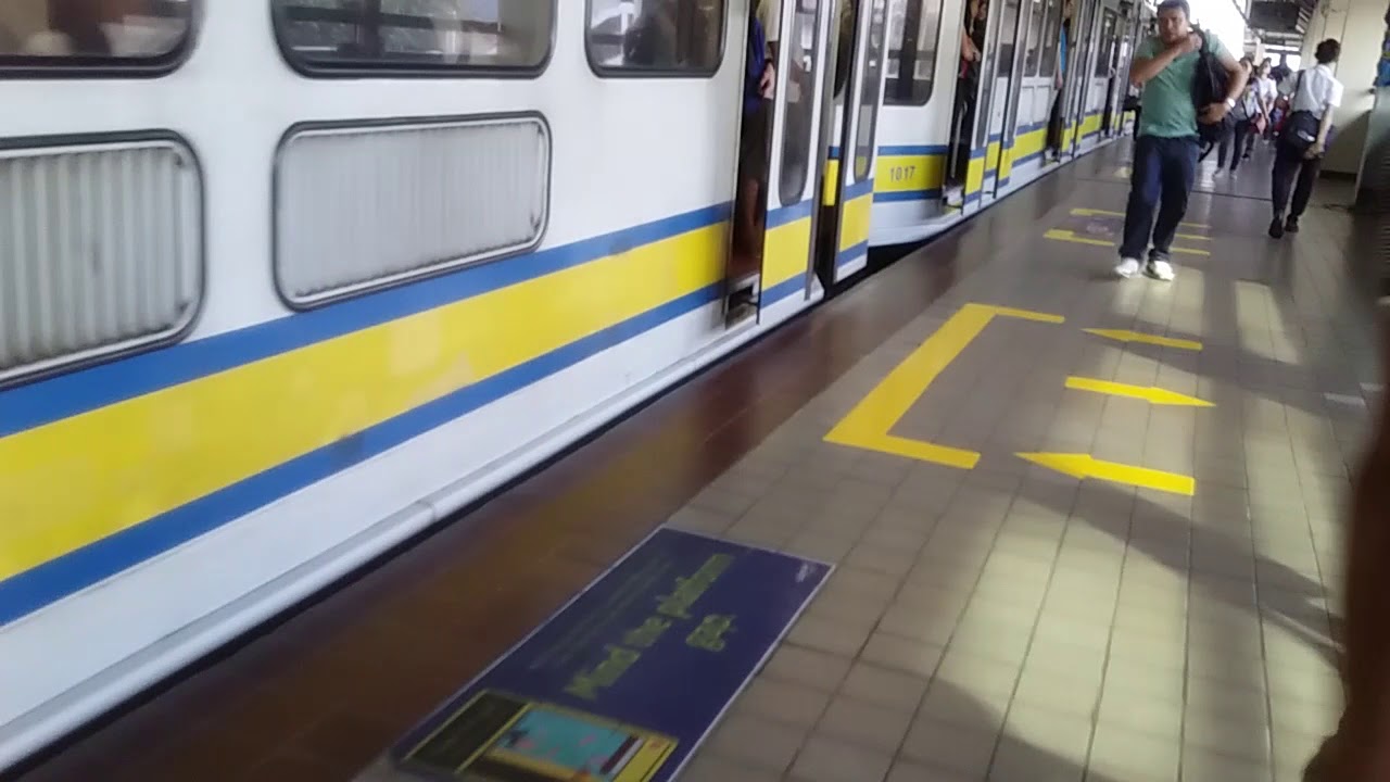 LRT's 1st gen trains in Quirino station. - YouTube
