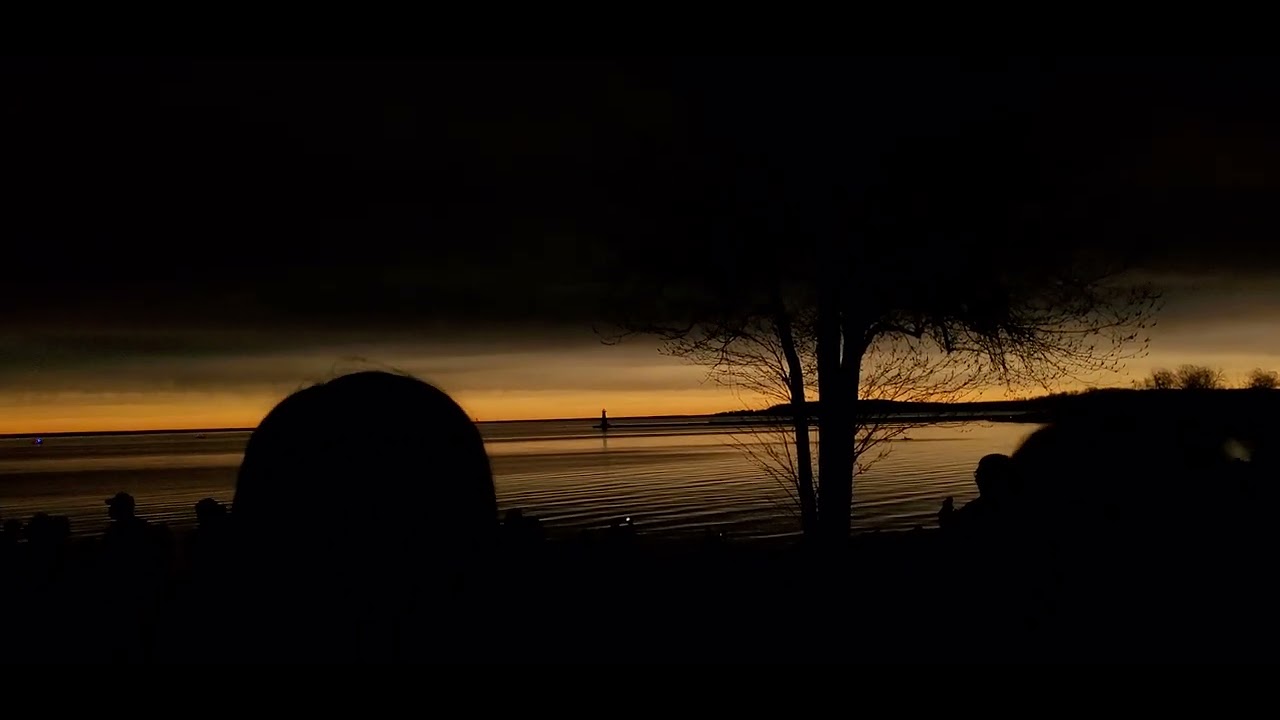 Eclipse 2024 Sodus Bay Lighthouse on Lake Ontario - YouTube
