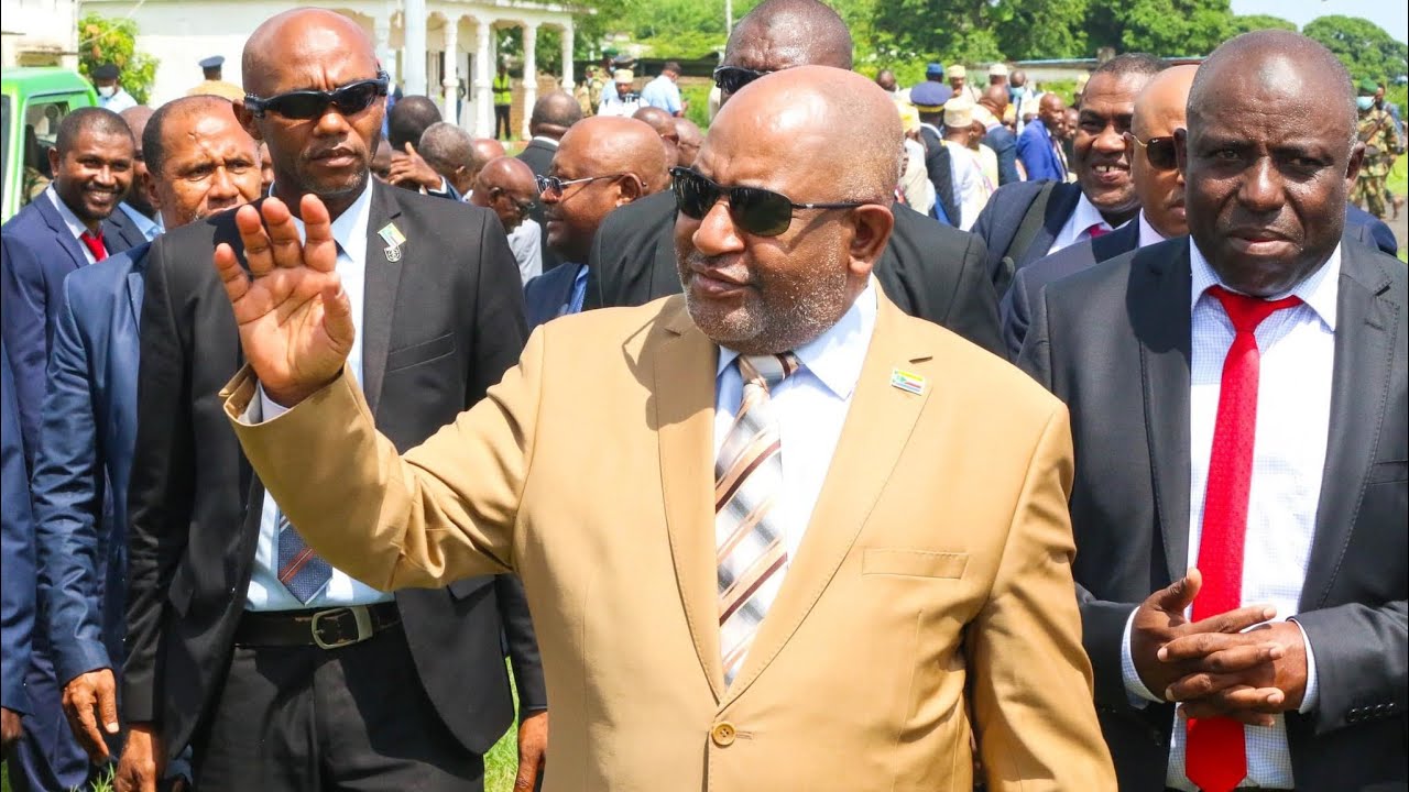 Azali a été accueilli comme un héros à Anjouan - YouTube