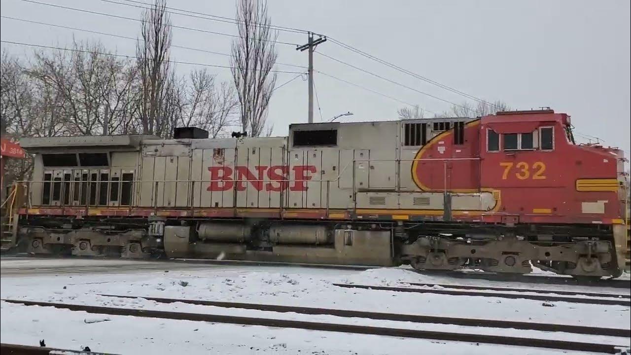 CN 3814, BNSF 732, Perkins, Appleton, 5 Feb 22 - YouTube