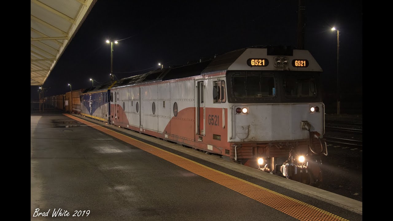 QUBE's first Ultima container train: G521 and G512 on 9178 at ...