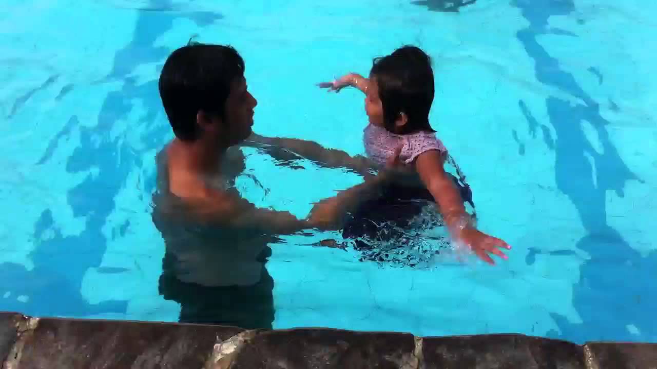 Sam swimming lesson - YouTube