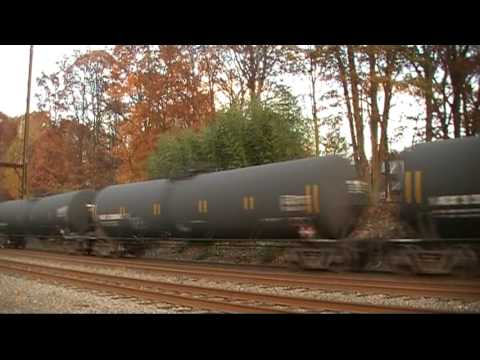 B30-7 5574 trails on CSX K485-03 through Woodbourne, Pennsylvania on 11/3/2009 - YouTube