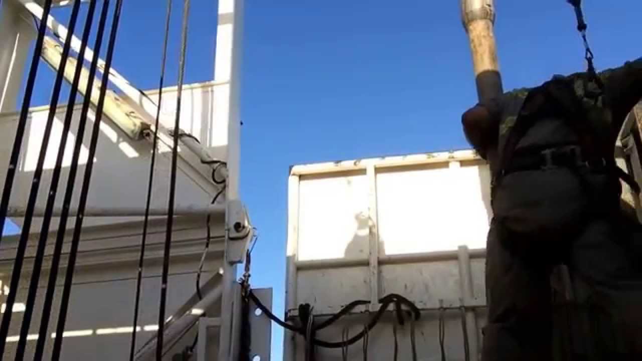 Tripping pipe out. Working in Derrick. - YouTube