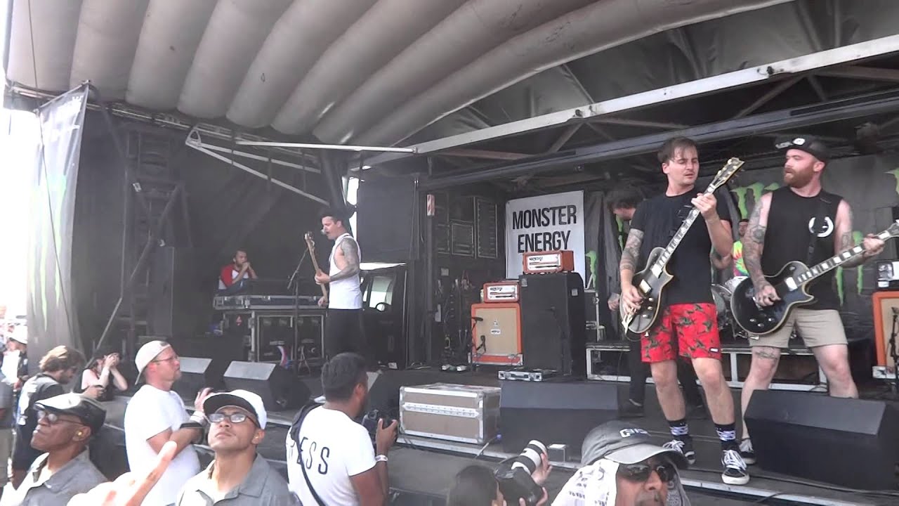 Beartooth "Relapsing" Warped Tour AT&T Center 6-28/15 - YouTube
