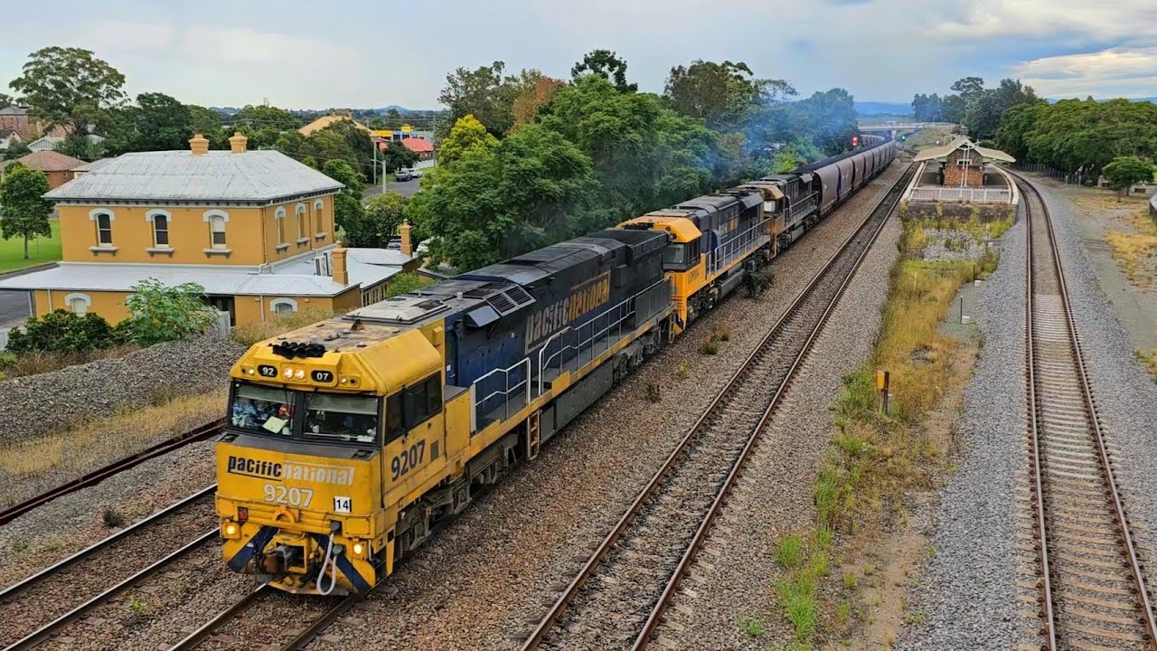 Australian Diesel Locomotives. NSW 21/4/2025 - YouTube