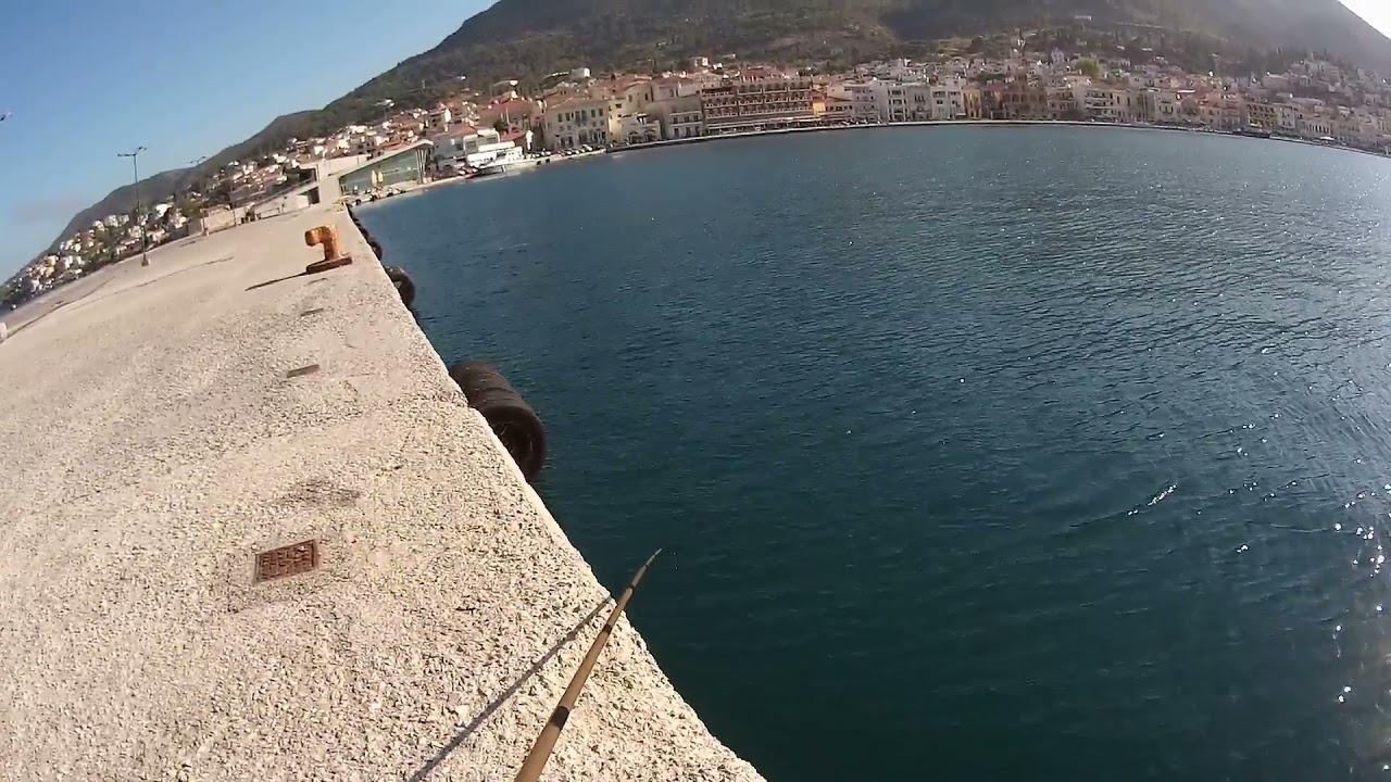 17 8 2021 ψαρεμα απικο πρωινο με τον τρυφωνα στο λιμανι της Σαμου - YouTube