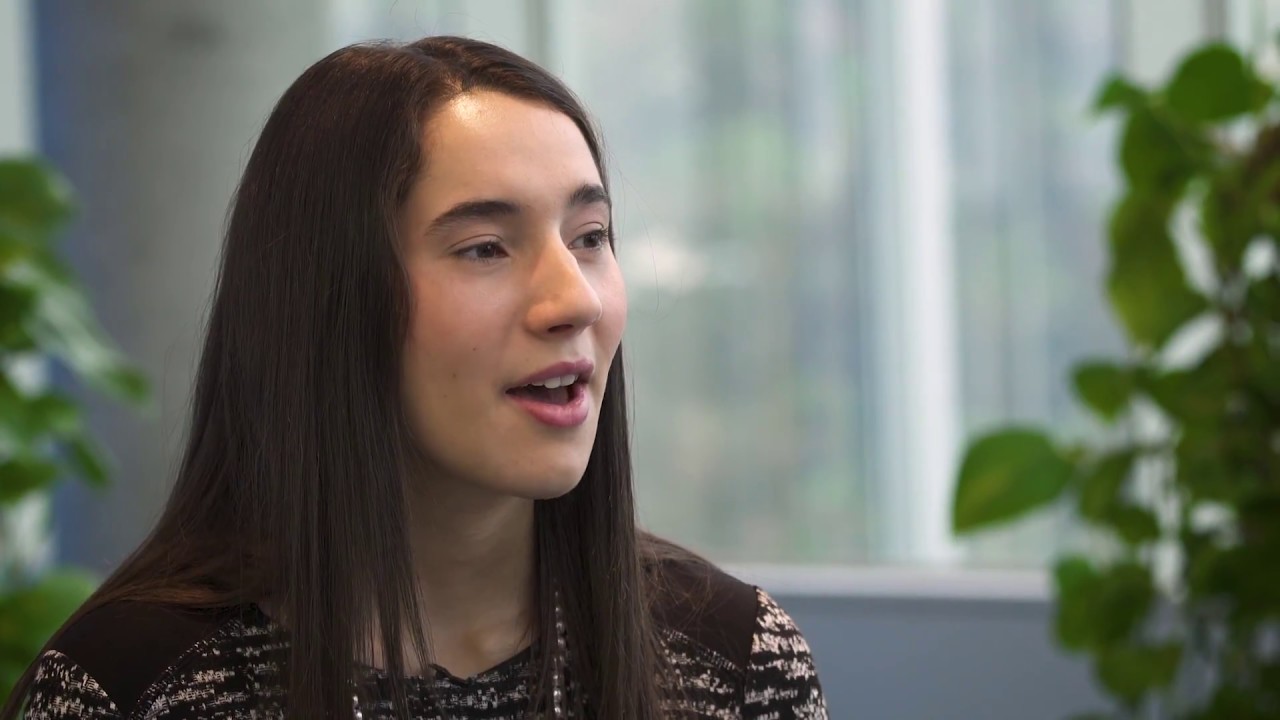 Ella Thomson : troisième lauréate de l’Ordre de la rose blanche - YouTube