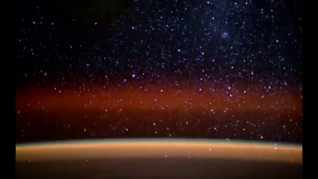 WOW! NASA Astronaut Catches Stunning View As He Flies Across the Night ...