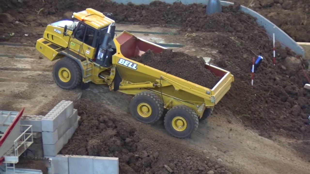 Bell B35D working at the sieving plant - YouTube