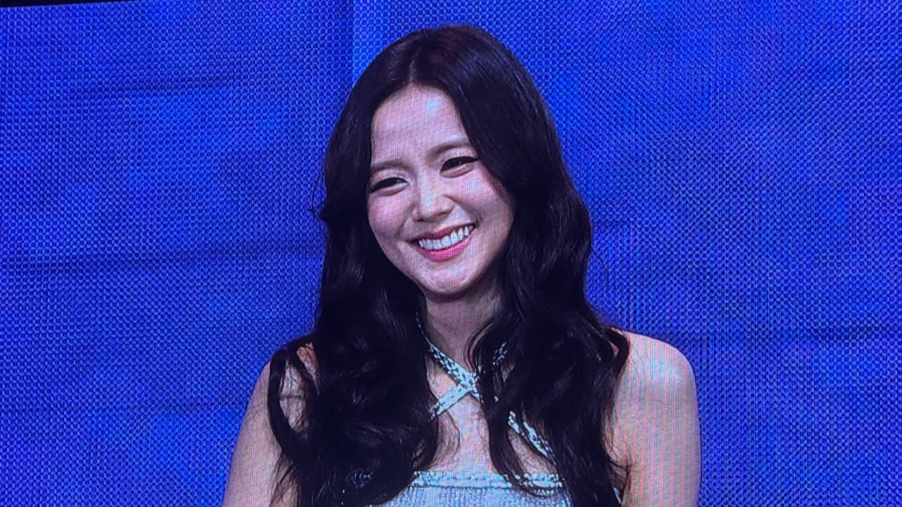 Earthquake - Jisoo (JISOO in Manila) - YouTube