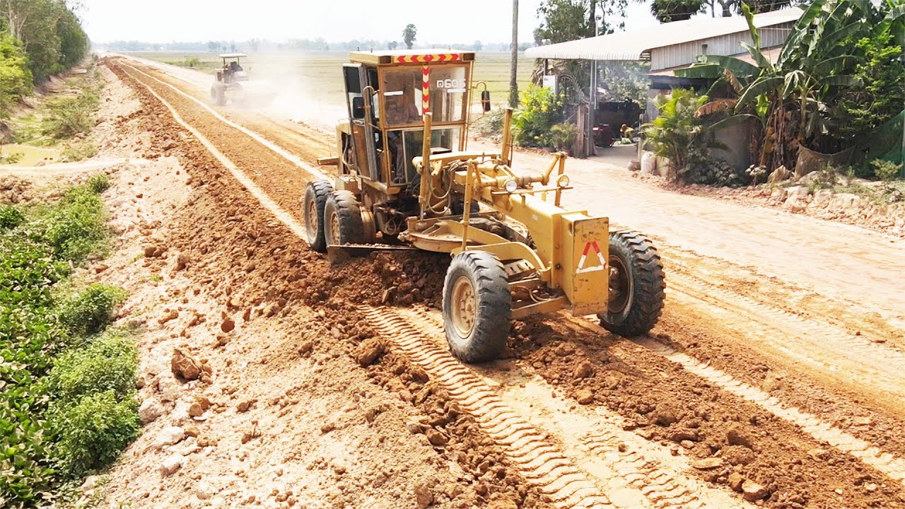 Amazing of Motor Grader Cut Dirt Road, Best Construction Road in ...