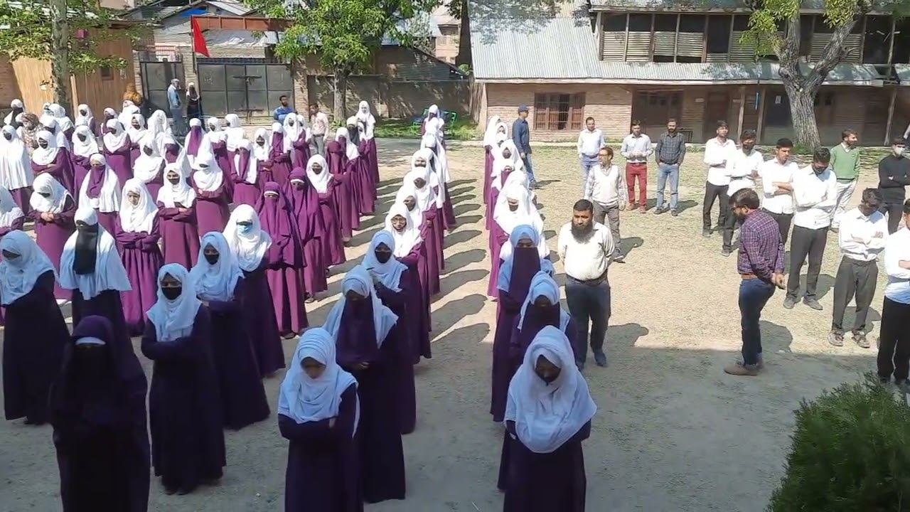 Students reciting prayer at Morning Assembly #HSS RAHMOO - YouTube