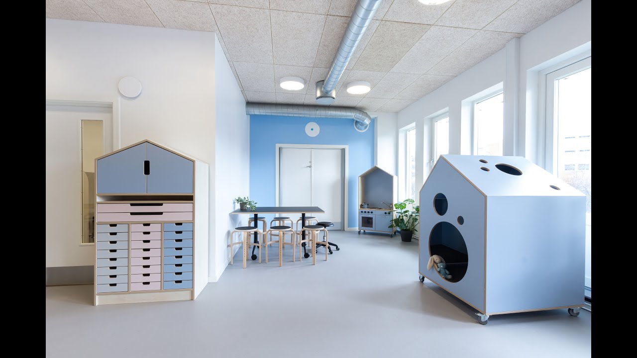 Friske farver og fri leg i Børnehuset Edison - YouTube