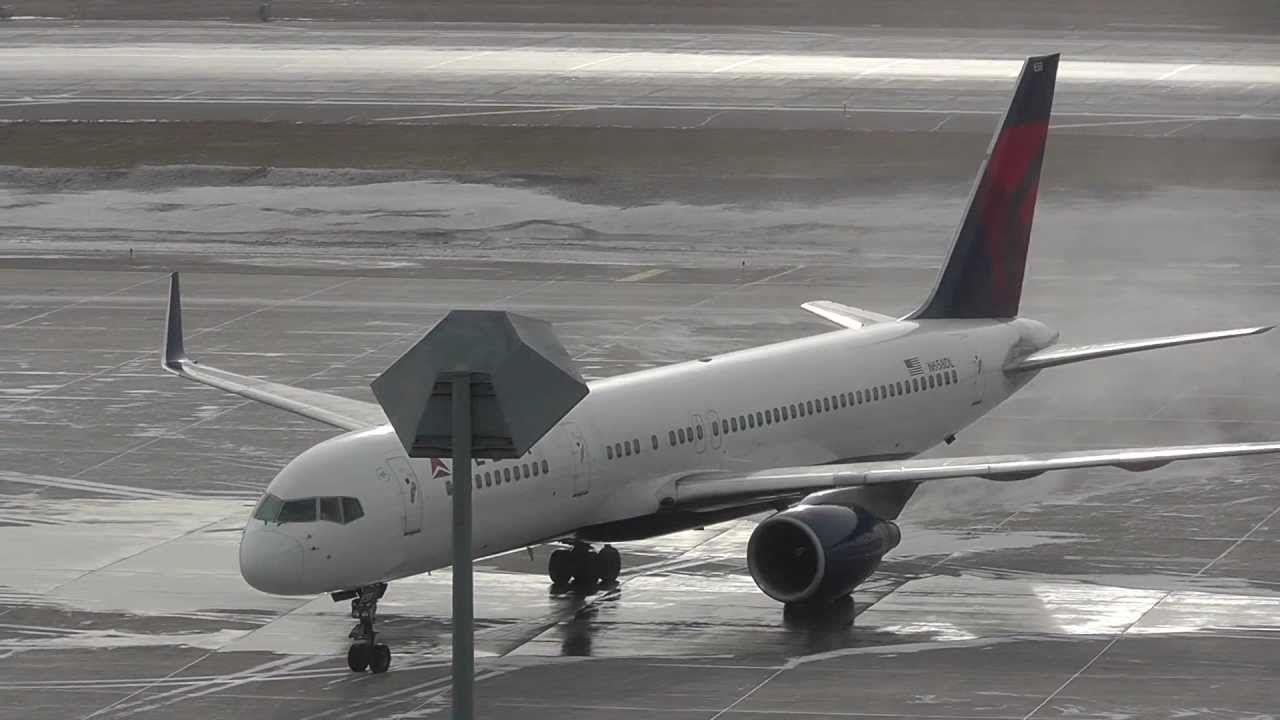 Delta Airlines | Boeing 757-232 (WL) Gate G18 Arrival at Minneapolis/St ...