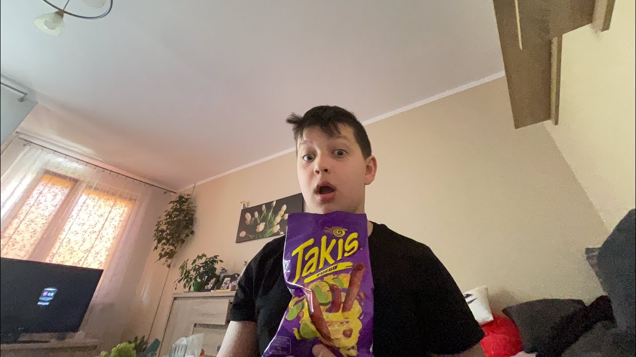 Eating Takis For The First Time! [FUEGO FLAVOUR] - YouTube