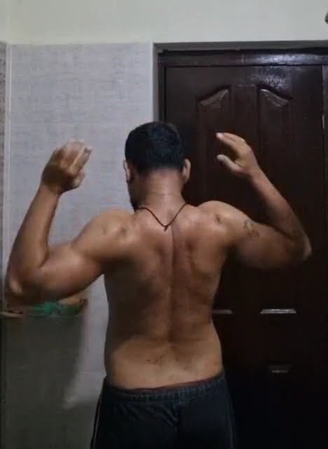 flexing back / traps muscles .. inching towards perfect back #strongback - YouTube